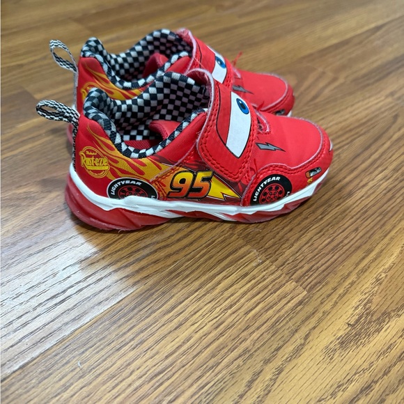 Disney | Shoes | Disney Pixar Cars Lightning Mcqueen Lightup Sneakers ...